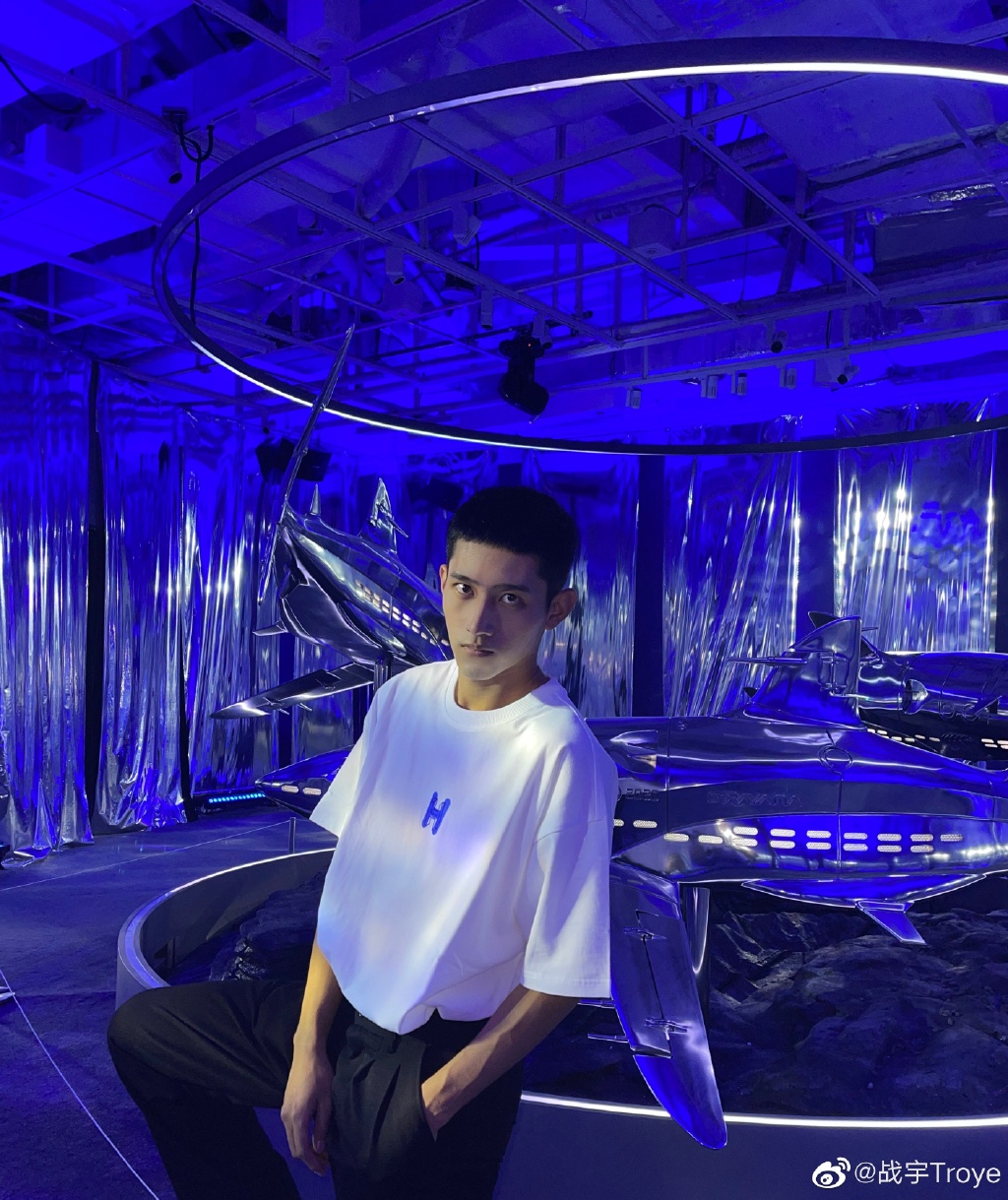 Zhan Yu: Who is this guy?He looks clean and handsome, and has ...