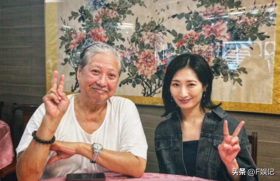 71-year-old Sammo Hung took a happy photo with a Japanese actress: thin ...