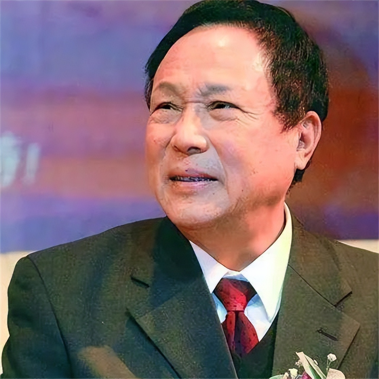 Remember Wang Cheng from "Heroes and Children"?In his later years, he sent his wife and children ...