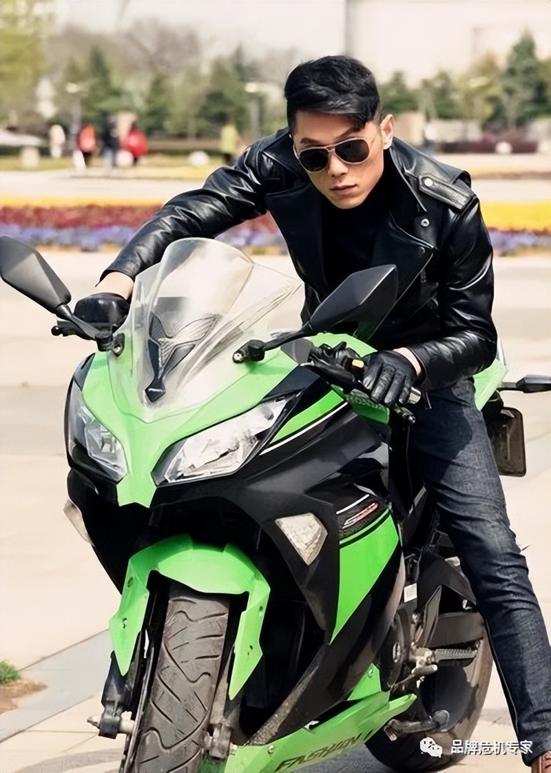 Award-winning young actor Zhou Jiwei starred in the movie - "My Years ...