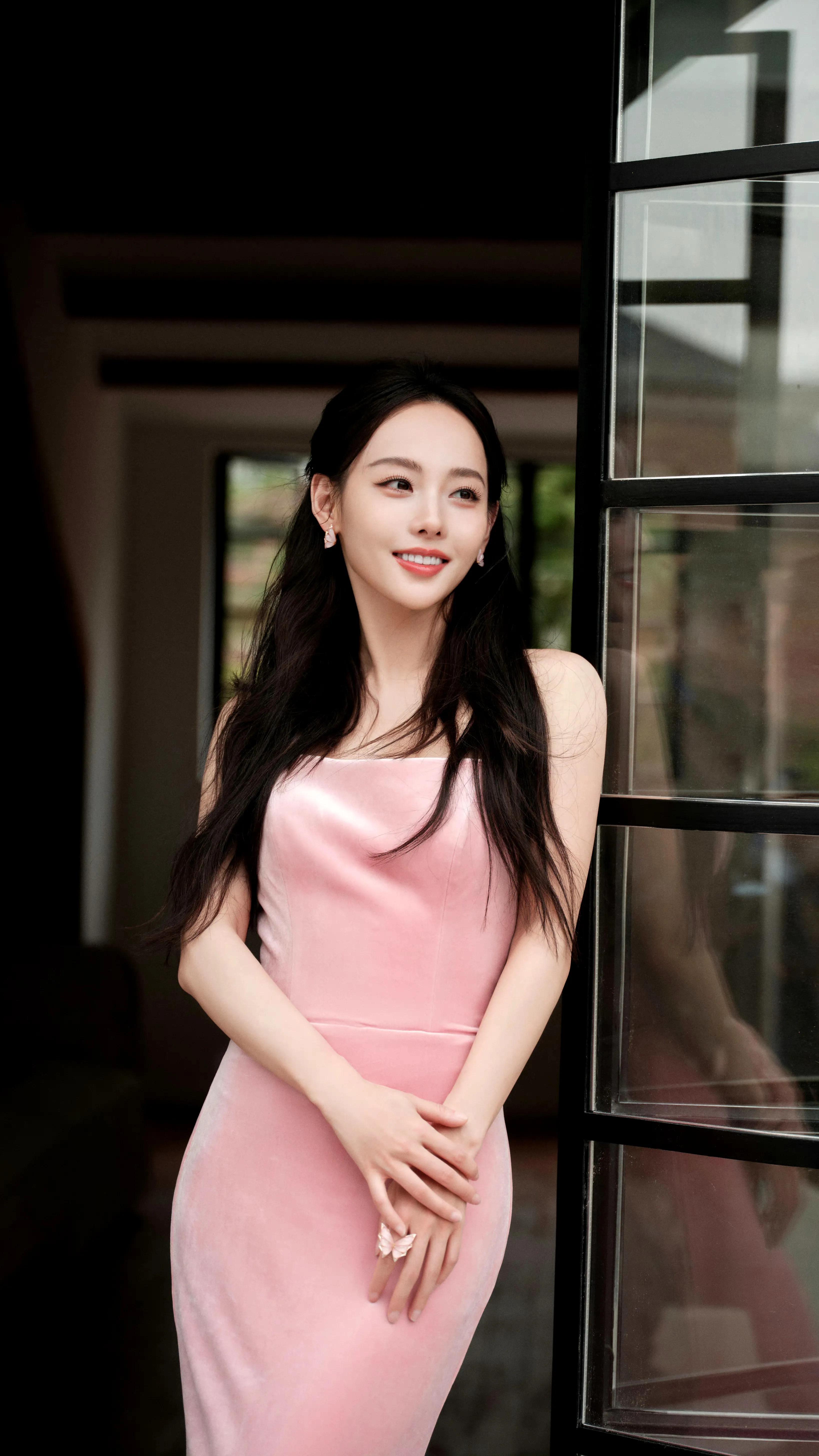 Elegant and noble Zhang Jiani - iNEWS