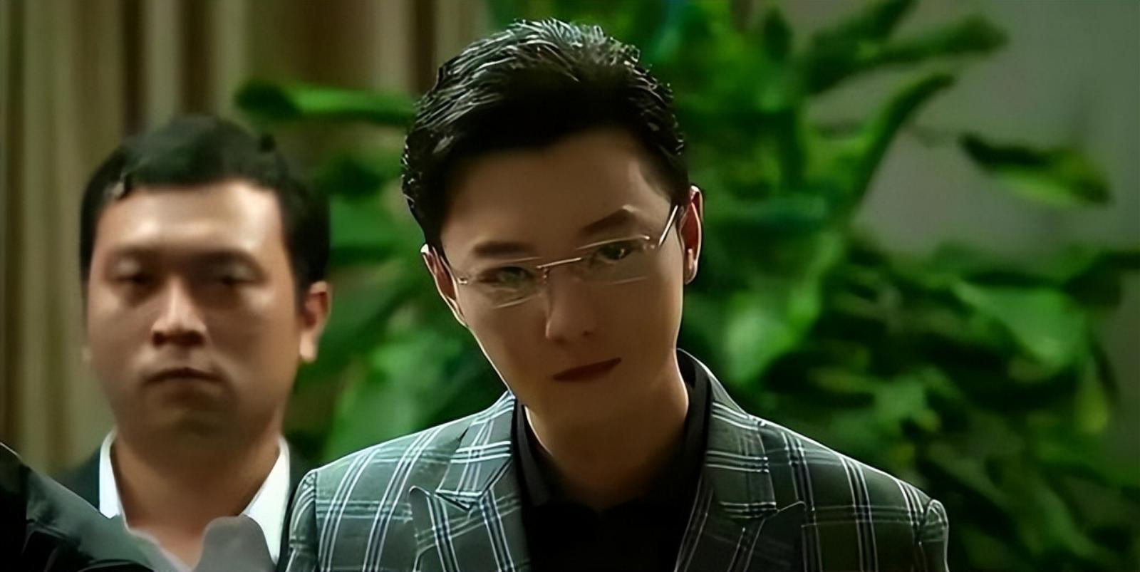 [The Knockout] The gathering of ruthless people, the old silent man ...