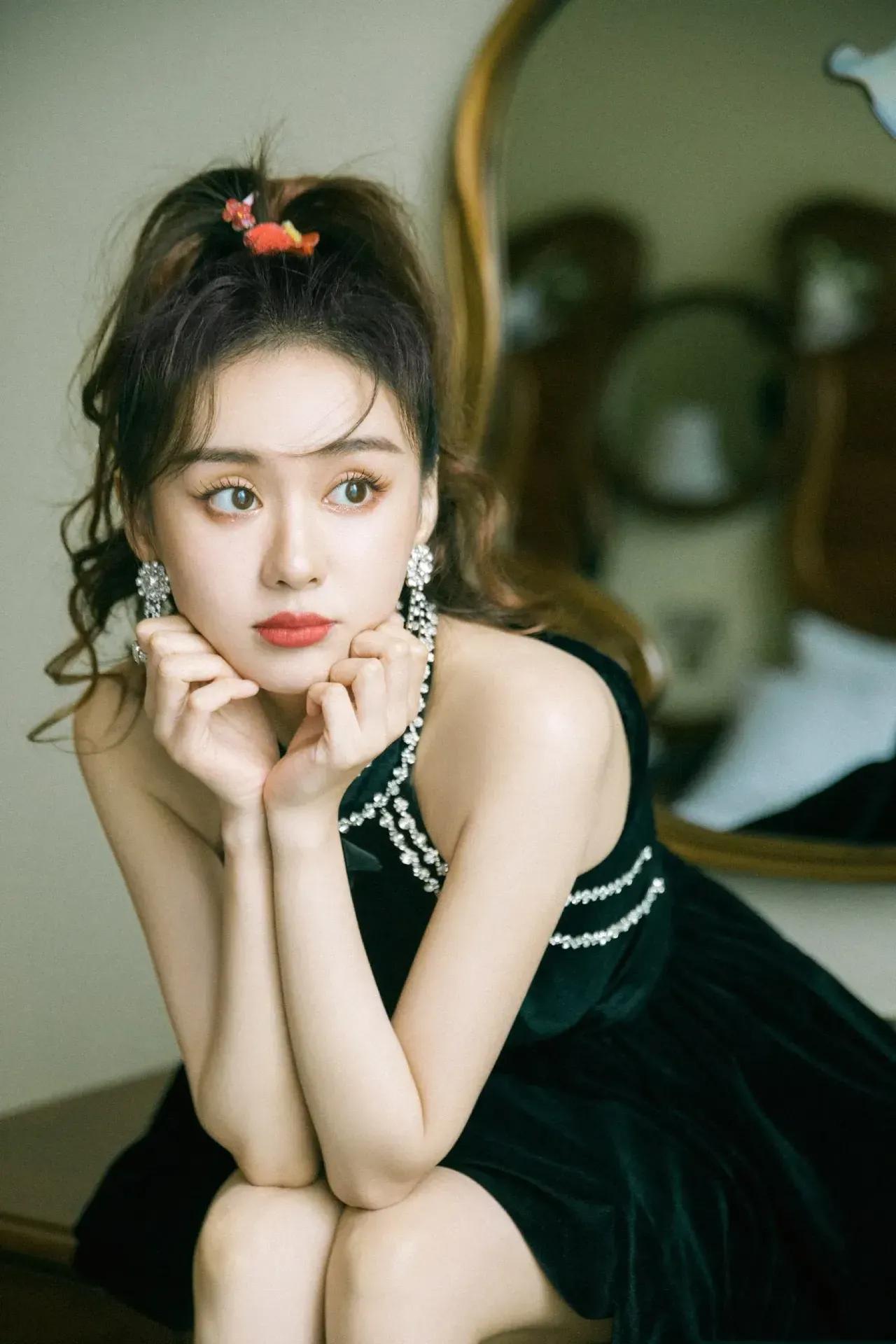 Appreciation of beautiful pictures of Zheng Hehuizi - iNEWS