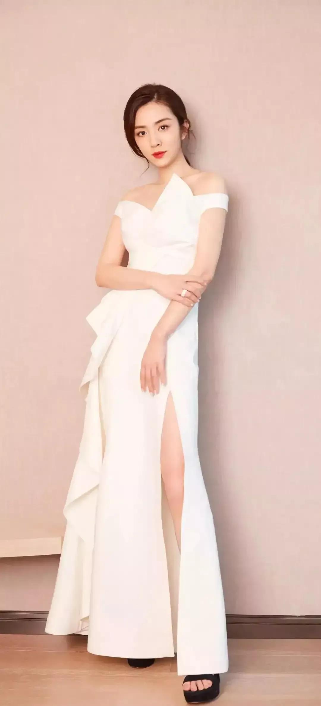 Sexy and charming Wang Xiaochen - iMedia