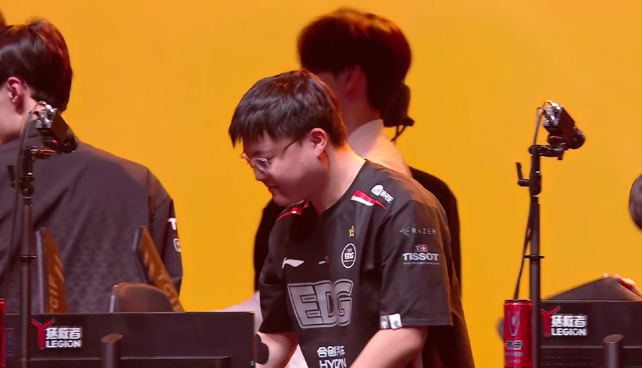 LPL終局之戰落幕，小虎親手淘汰Uzi，TheShy令人陌生，重返世界賽 - 頭條匯