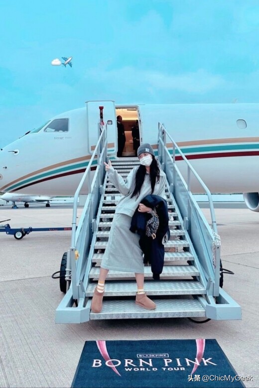 The inside of Blackpink's private jet is exposed! Burn 5 million every ...