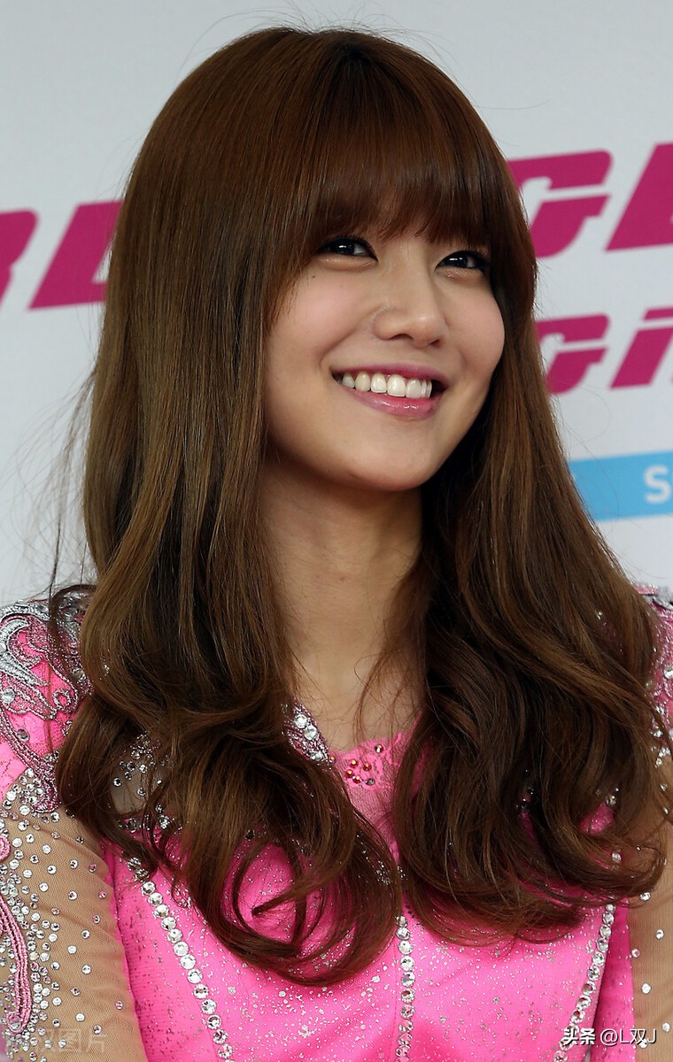 Lin Yuner (Yoona) South Korean female singer, actor, host - iMedia