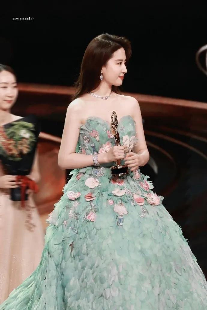 The Peacock Princess on Weibo Night, Liu Yifei is not only a fairy ...