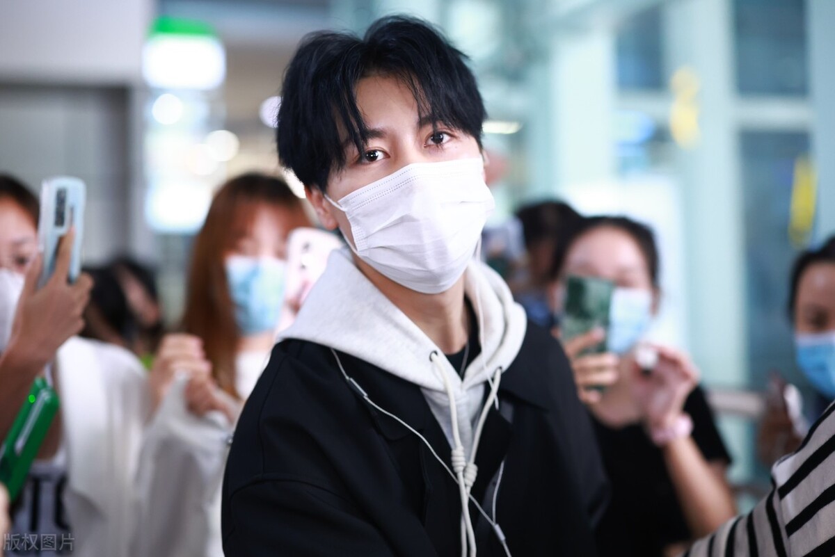 Shao Mingming at the airport - iMedia
