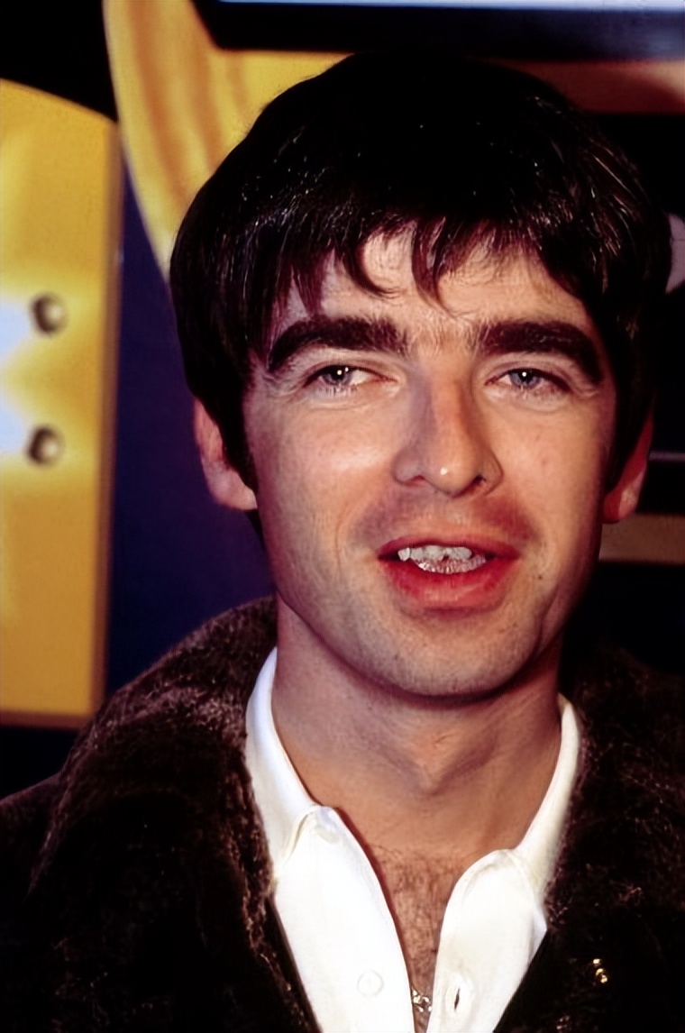 12 Celebrities Who 'Glowed With Teeth Remodeling' - iNEWS