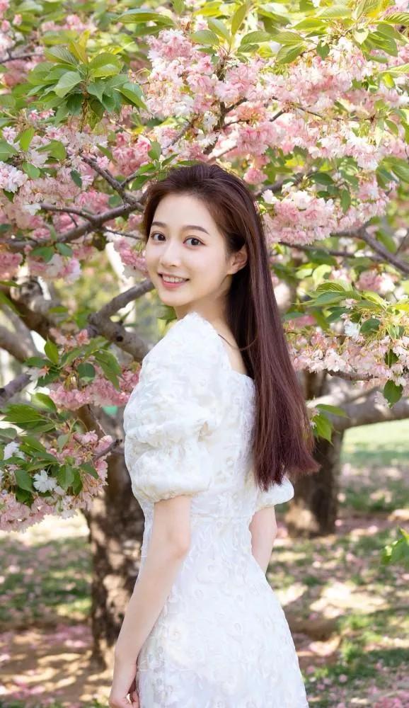 The latest photos of Feng Lin, the school flower of Communication ...