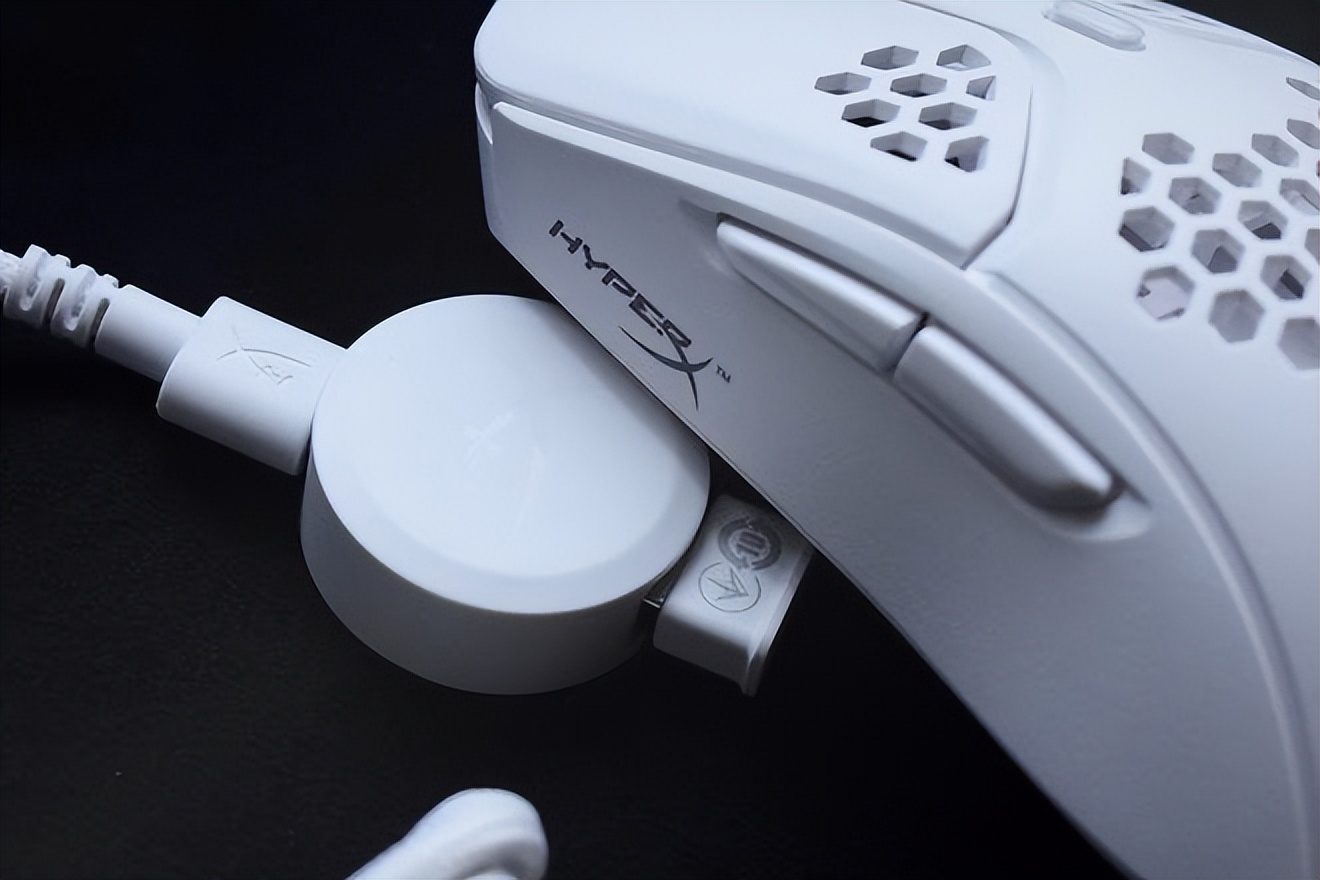 Pink and white CP closes the distance HyperX pink and white game ...