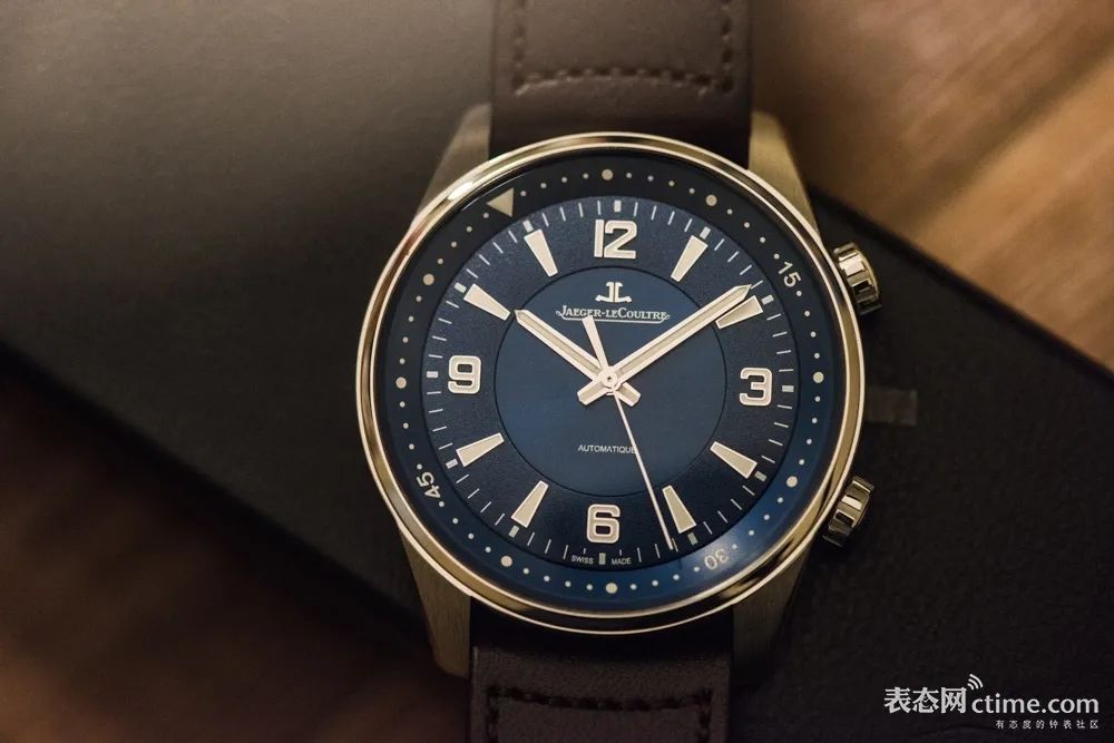 This new gradient green sports watch has both the appearance and the ...