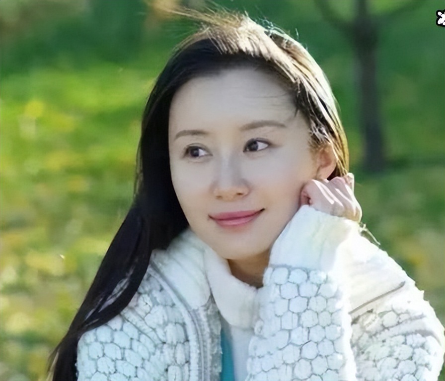 The middle-aged actors with sagging cheeks, bloated foreheads, and stiff expressions have all ...