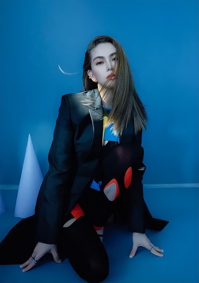 Kunling announced her return to show a good figure one month after ...