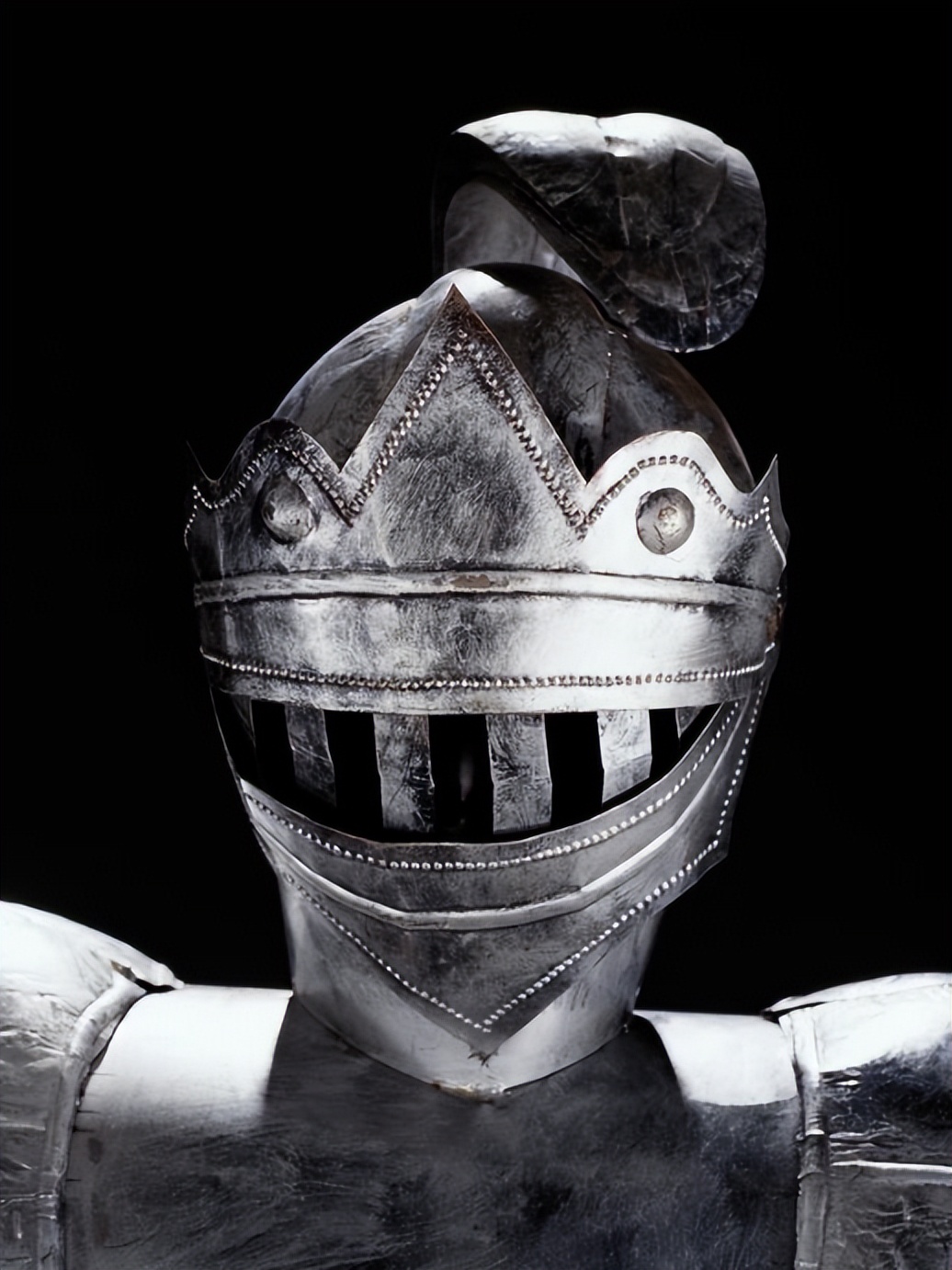 How did the armor of the Ostrogothic Kingdom evolve in its symbolic ...