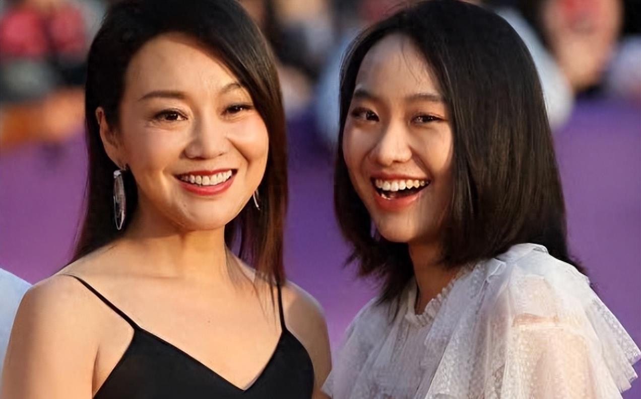 With mediocre looks and awkward acting skills, Yan Ni had no bottom ...