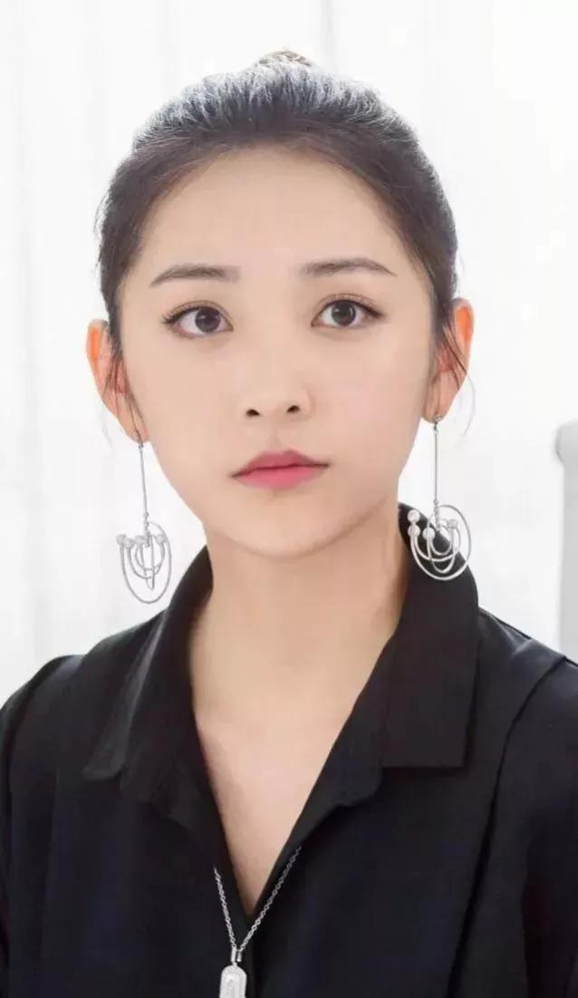 Share pictures - beautiful goddess Chen Haolan - iNEWS