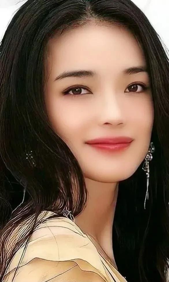 A beautiful photo gallery of Shu Qi, a beauty with big lips and plump ...