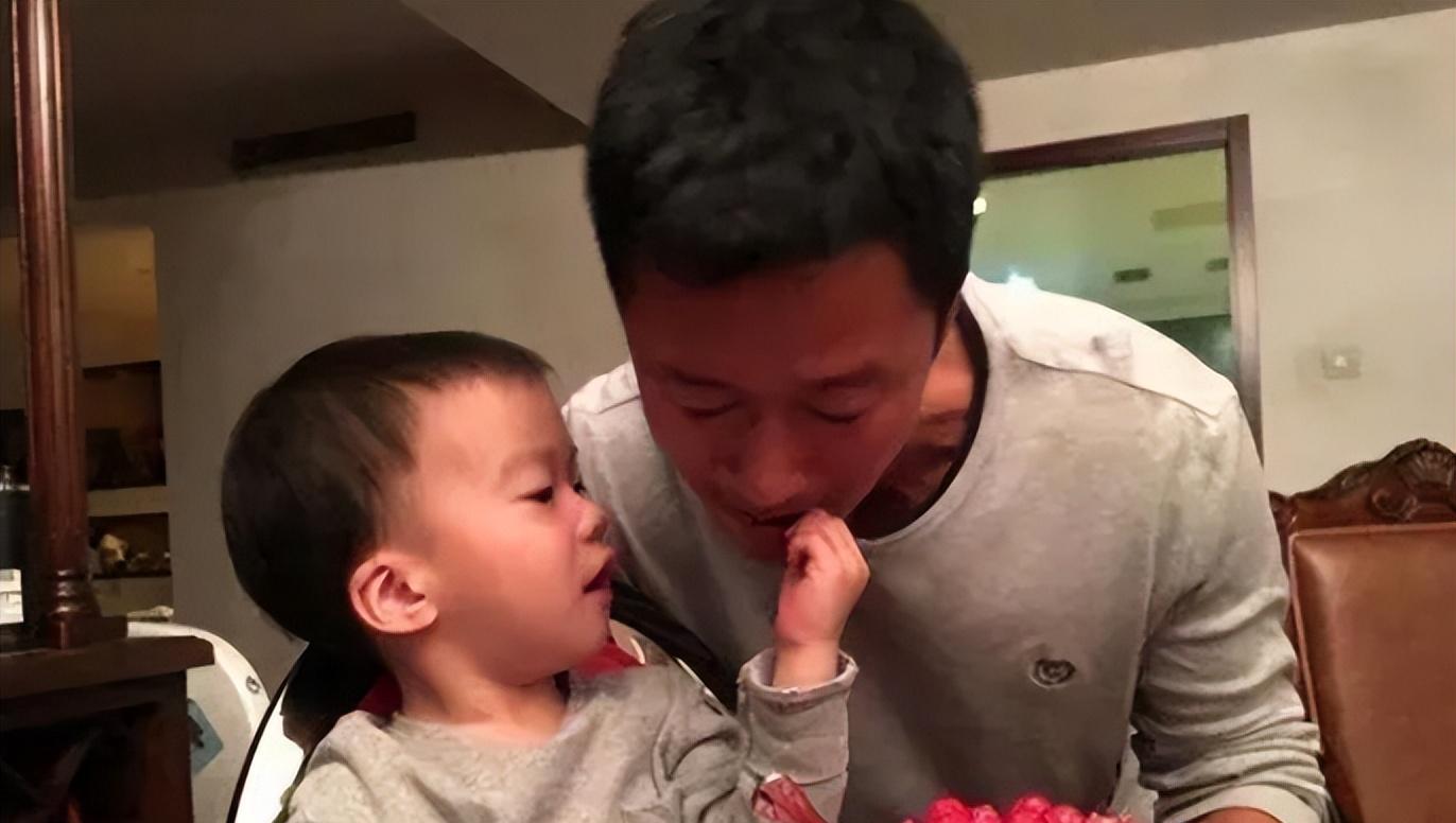 He lied to us for 49 years. It turns out that he is Wu Jing's father ...