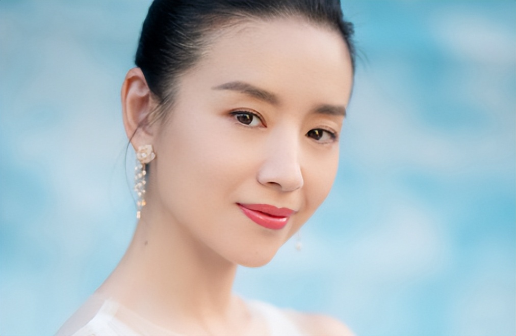 This time, Pan Yueming, who "has a double harvest in love and career ...