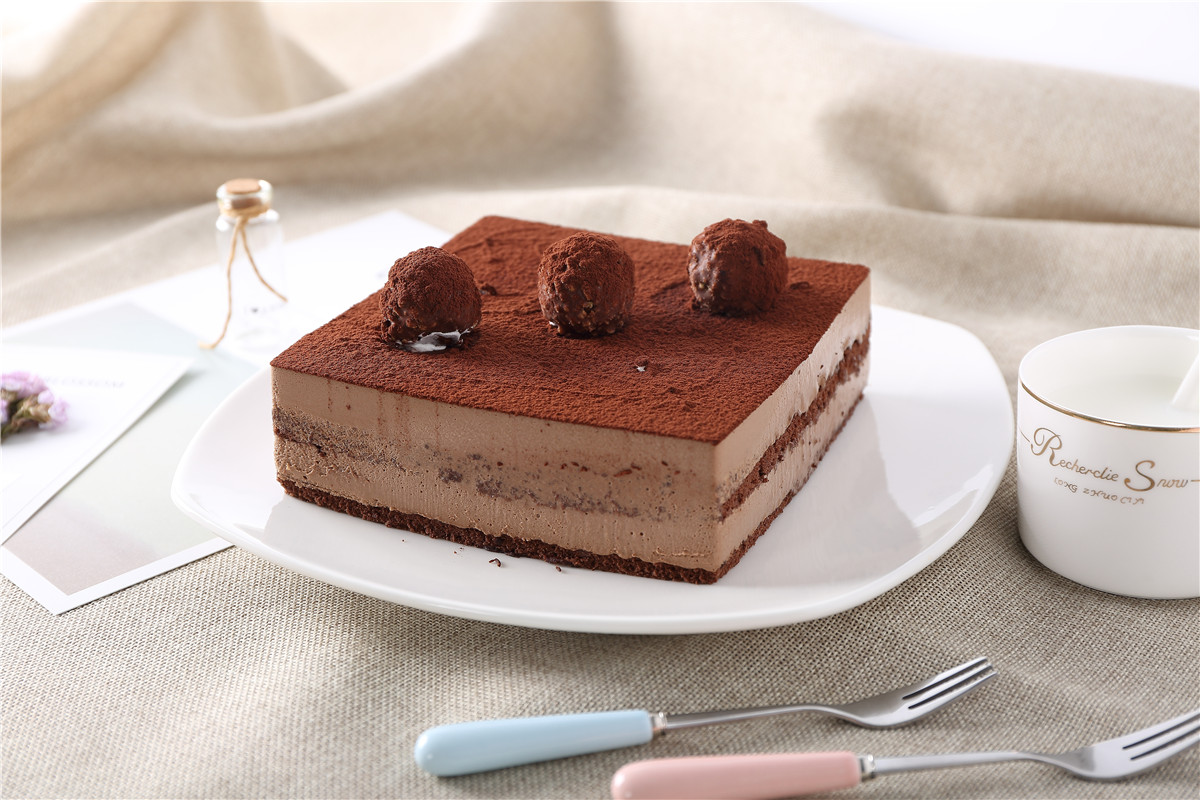 Very tempting food photography, a group of beautiful and drooling cake ...