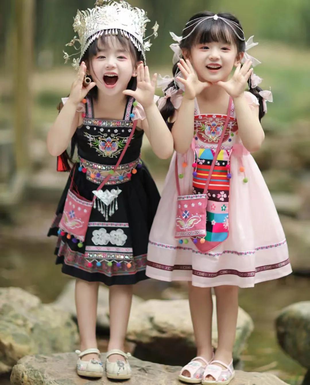 The characteristics of the dressing style of the Miao nationality - iNEWS