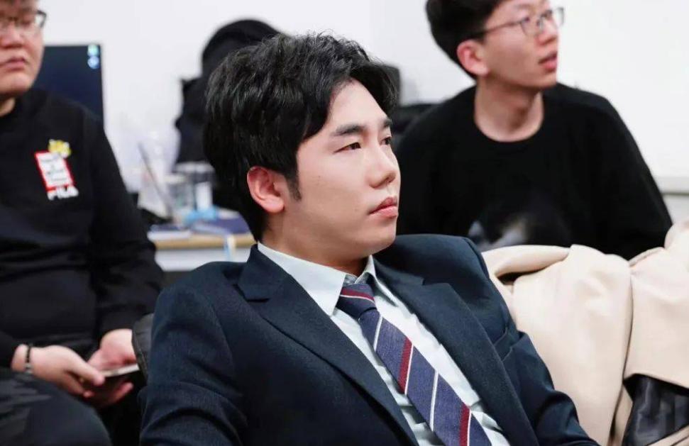 The smell of gunpowder is full! Tabe wants zero seals from JDG, saying that Homme is not worthy ...