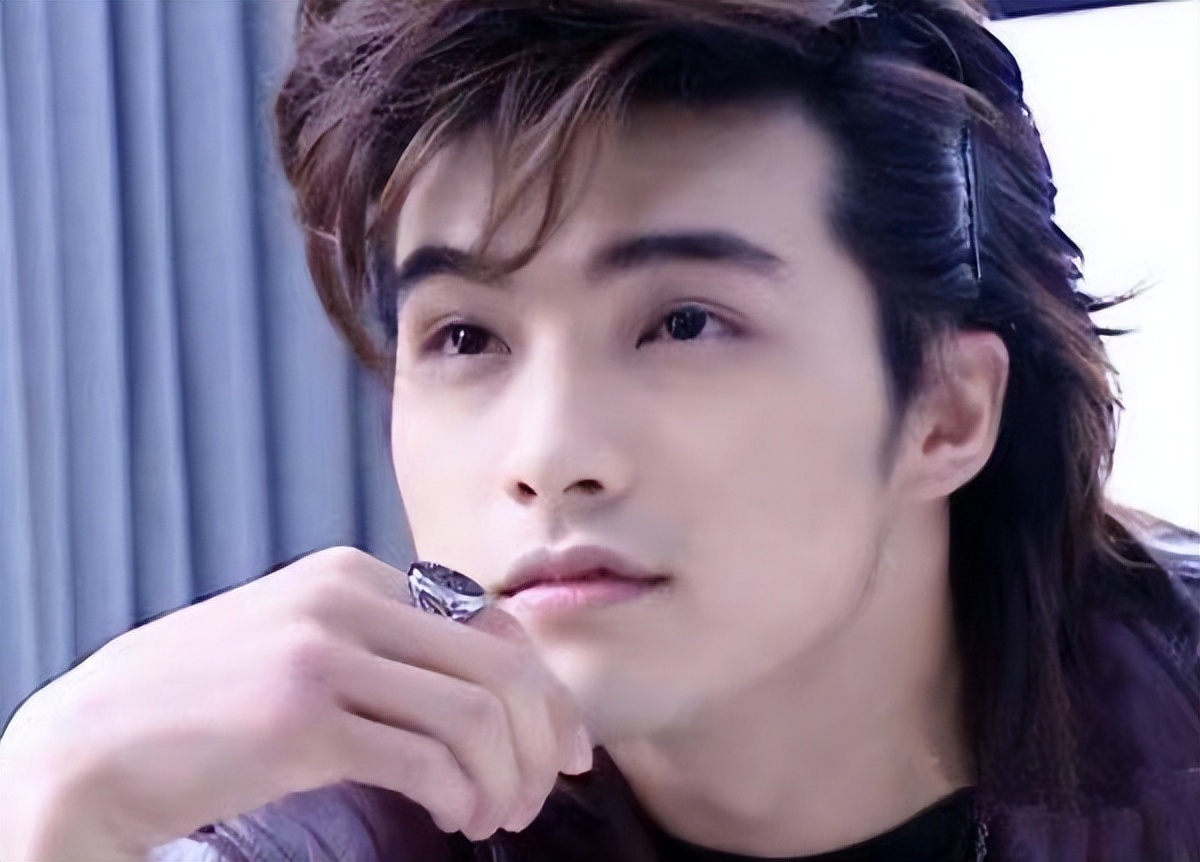 Was Ge Siqi broke the news that he was kissing a hot girl in a hotel? He Junxiang: Catching wind ...