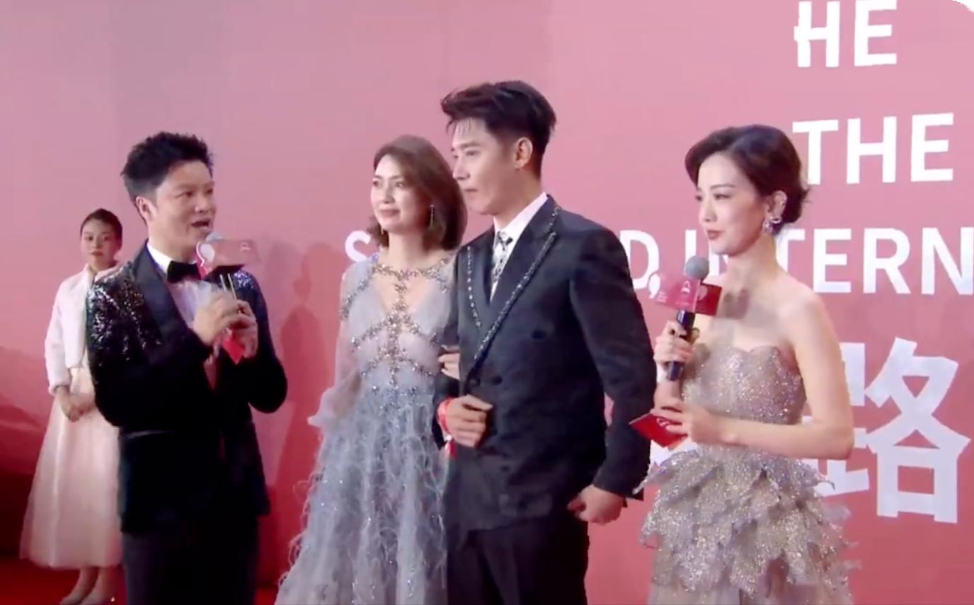 Zhang Danfeng and Hong Xin fit together and walked the red carpet arm in arm, unaffected by the ...