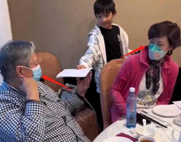 71-year-old Sammo Hung celebrated his birthday with his whole family ...