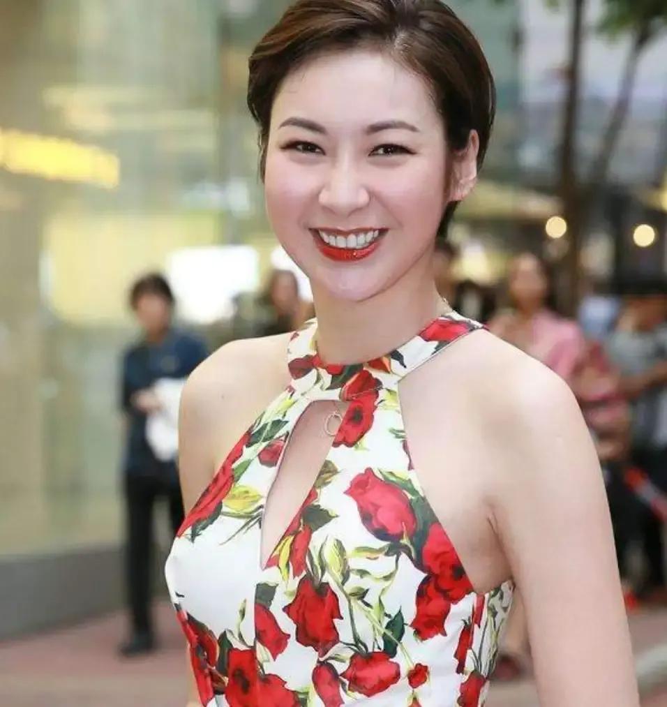 Wang Xiaofei's new relationship is suspected to be exposed! In the middle of the night, holding ...