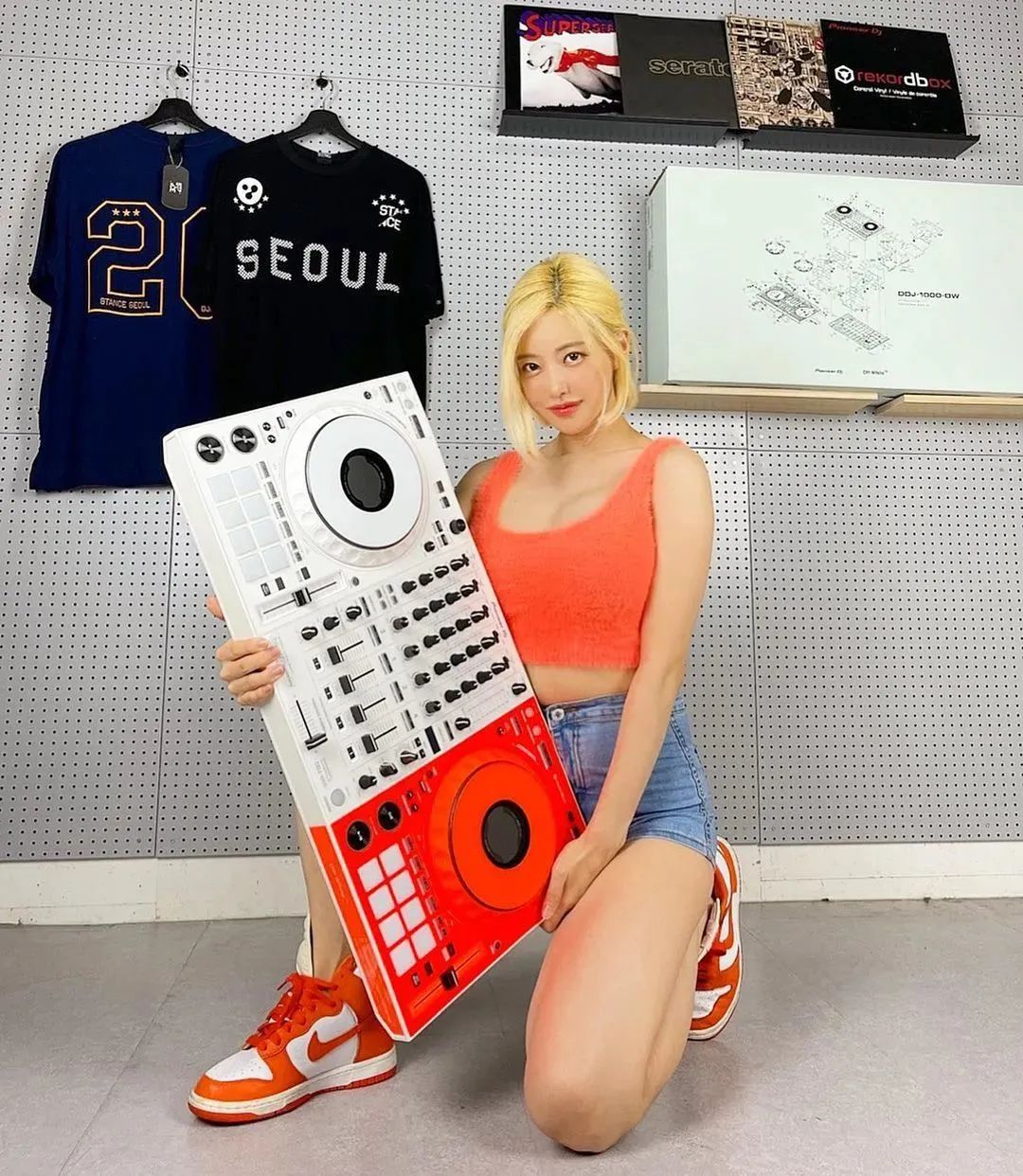 "Black silk + sneakers" is too difficult!DJ Soda "Sexy Upper Body" FR2, this business is really ...