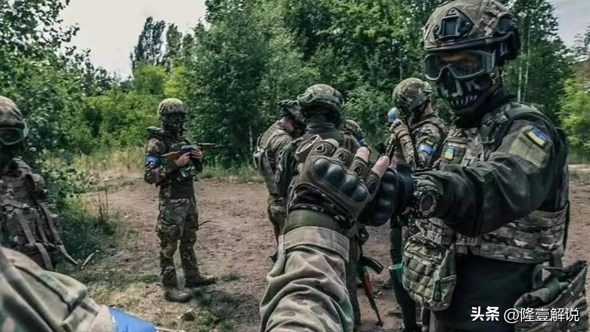 Sure enough, there are ghosts in the dark! The top-secret computer of ...