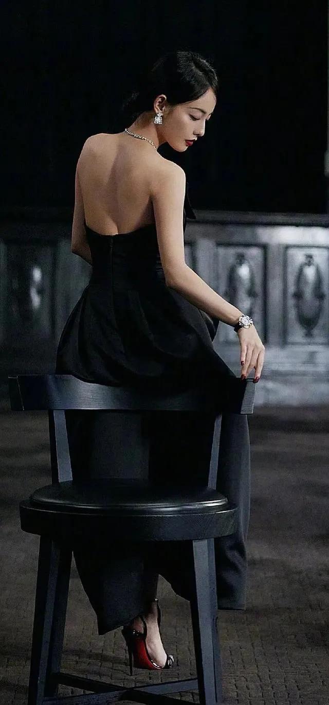 Star wallpaper beautiful picture - Zhang Jiani issue 661 - iNEWS