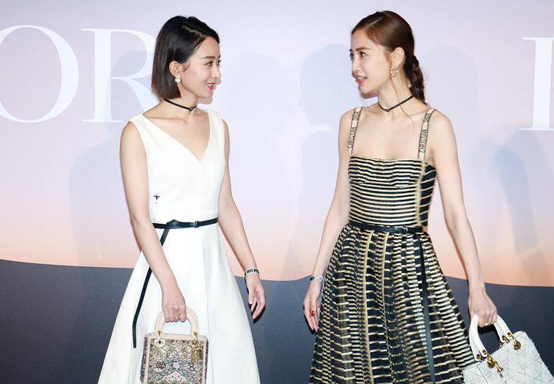"Counterattack comeback" Zhao Liying, Harper's Bazaar sits firmly in the c seat, and the two red ...