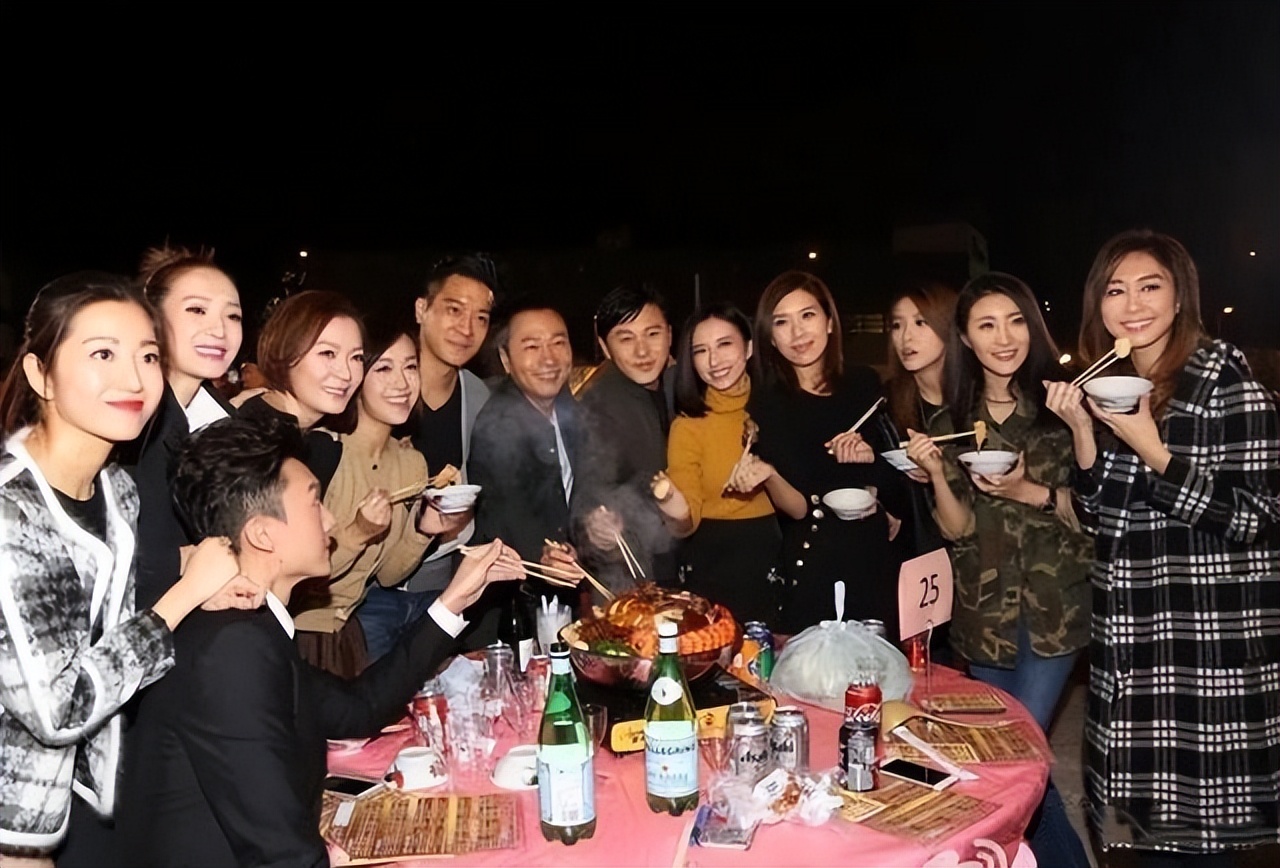 Photos of the TVB annual meeting were exposed, but the star party was like a country wine party ...
