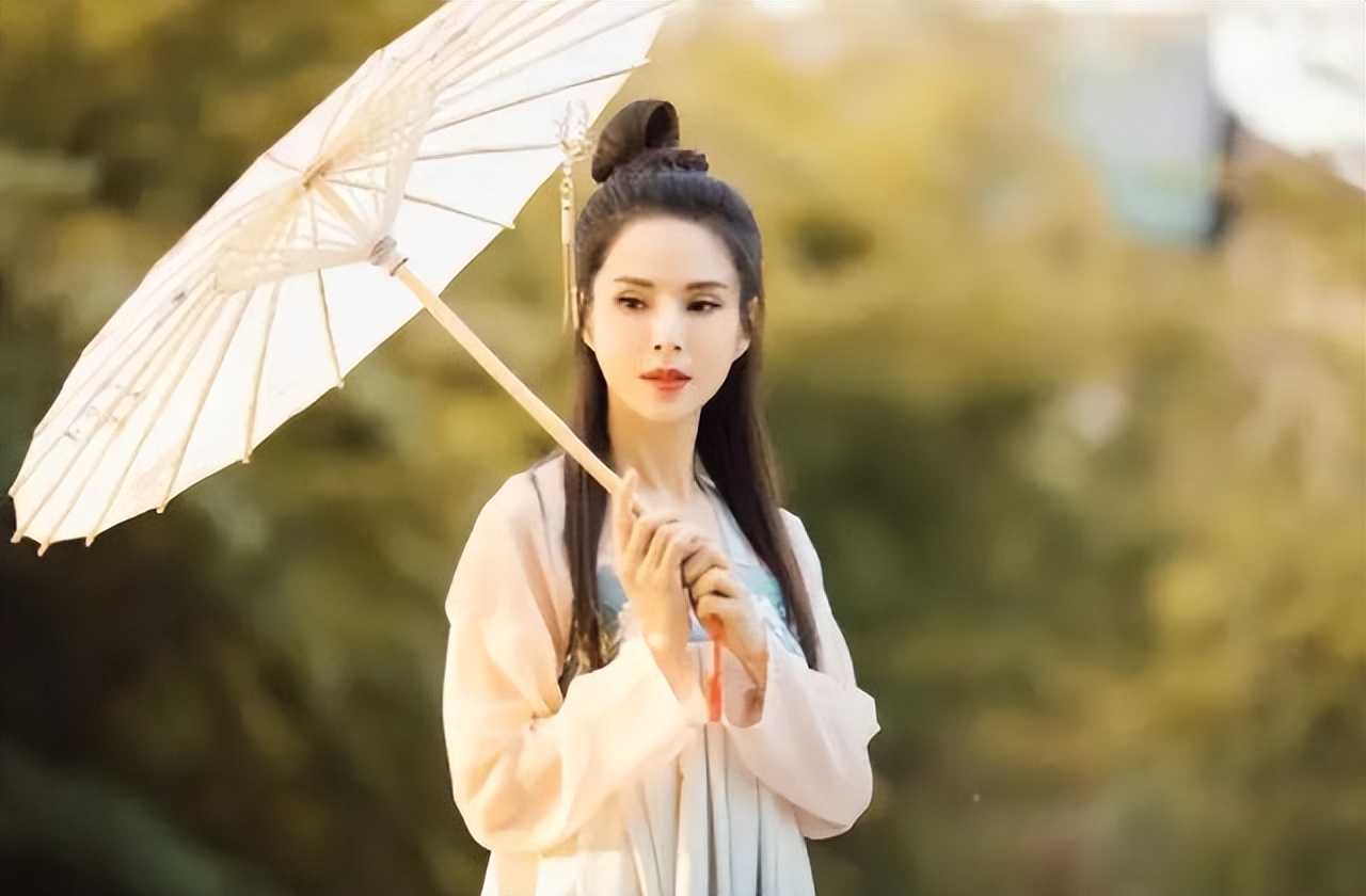 Li Ruotong took beautiful photos of Hanfu, and she was full of fairy ...