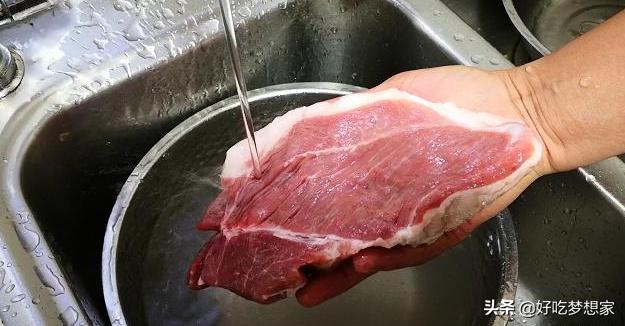 Washing pork, it is wrong to use cold water or hot water, teach you the ...
