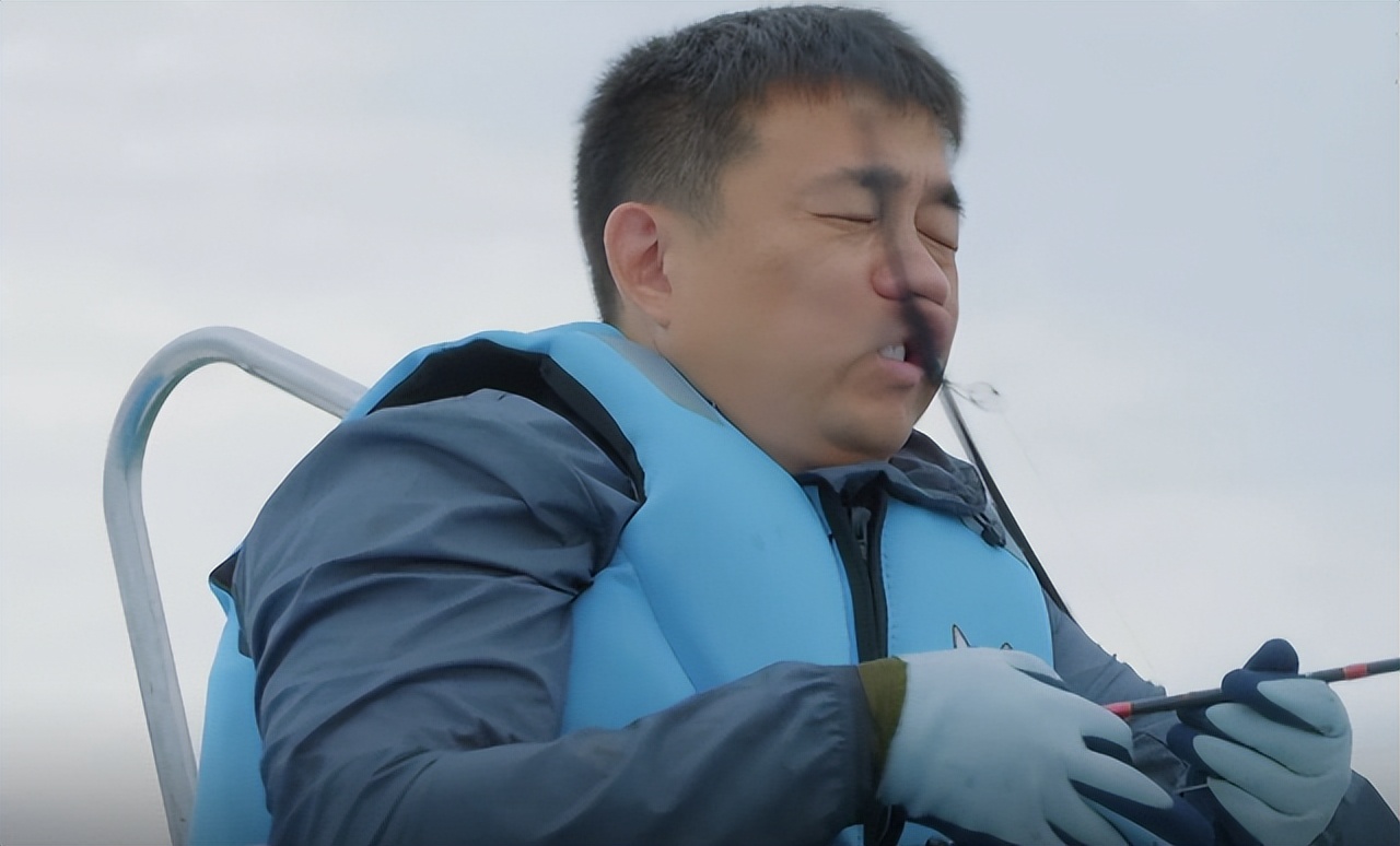 Poker face shaking, dentures flying around, the famous scene made the ...