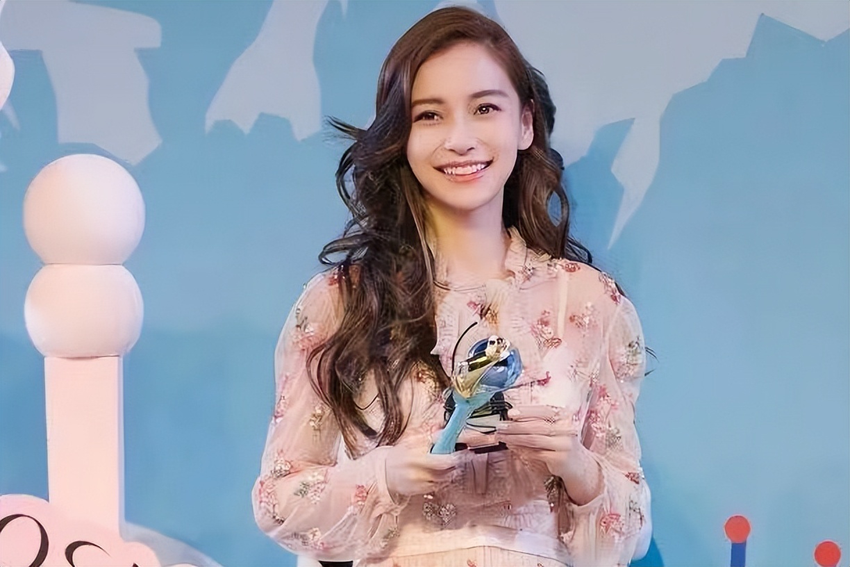 Angelababy's smoking video blogger earns 230,000 yuan and clashes with ...