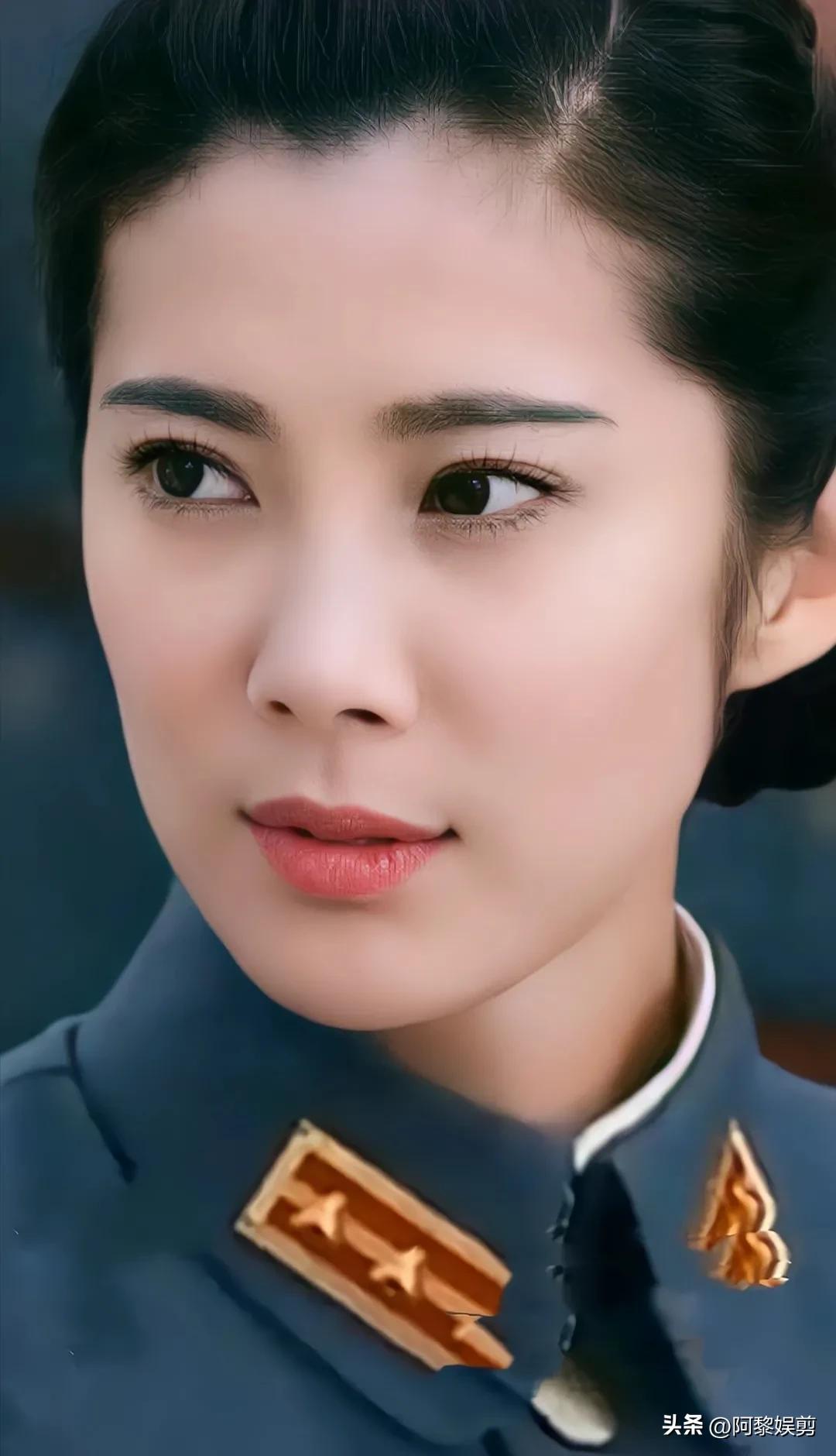 Wang Ke in military uniform is so pretty - iNEWS