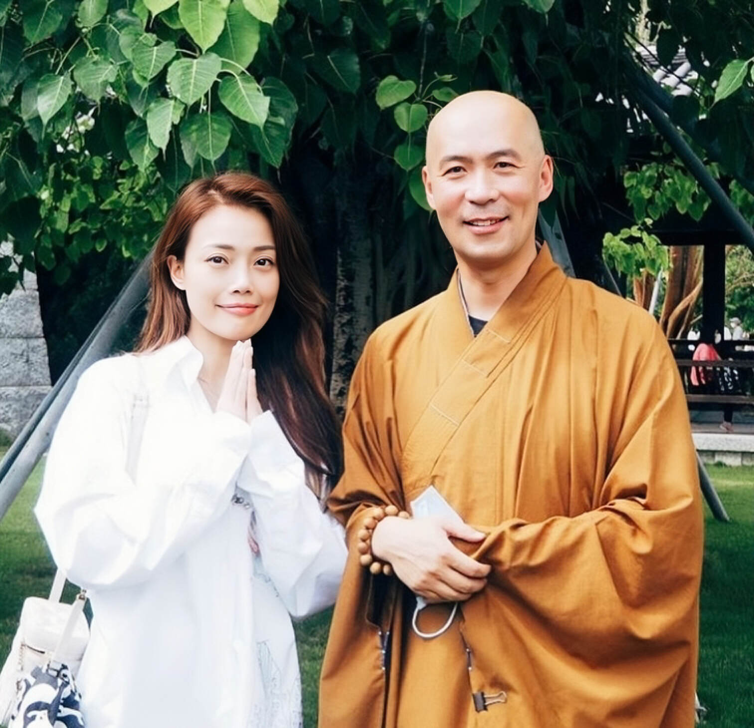 A well-known actor in Hong Kong has been a monk for many years, wearing ...