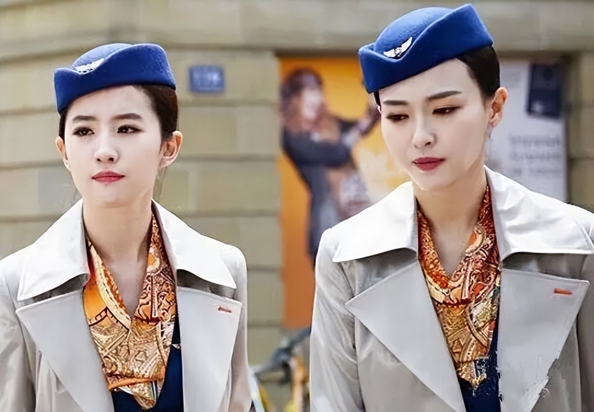 Tang Yan and Liu Yifei starred in the same frame as a stewardess. It ...