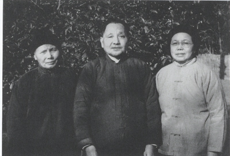 In 1978, Chen Xilian reviewed Deng Xiaoping, Deng Xiaoping waved his ...