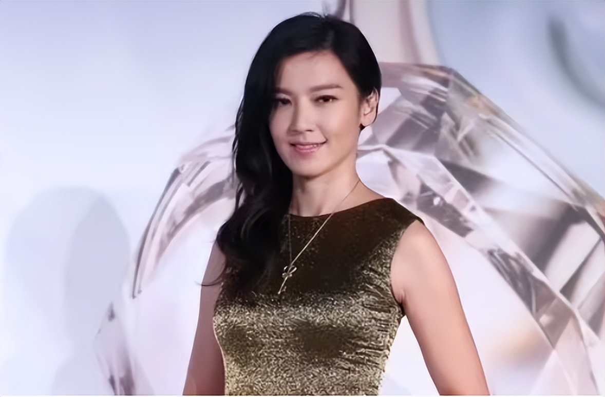 In a chaotic personal relationship, she slept with the superior ...