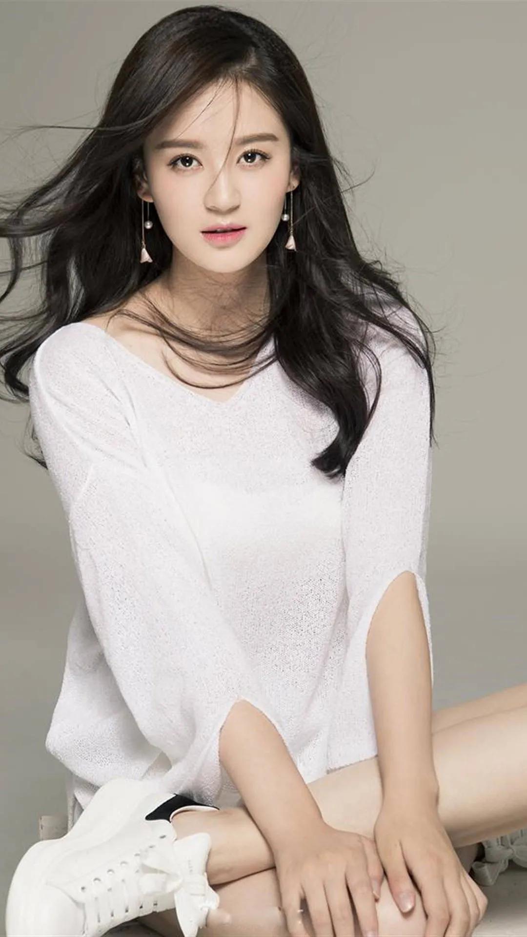 Hong Kong actress Zeng Yixuan - iNEWS