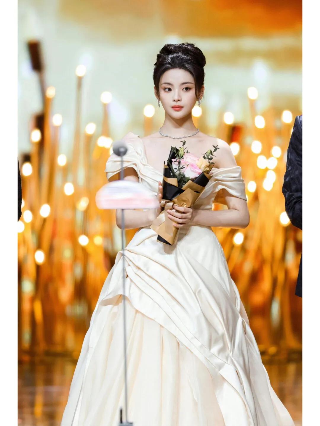 Star Yang Chaoyue - iMedia