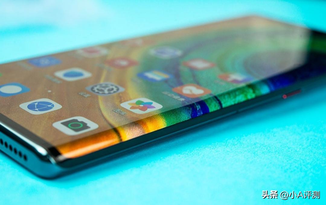 Why is it not recommended to use a curved screen phone? The 2 ...