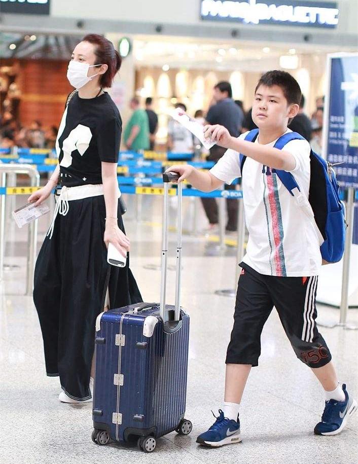 Jiang Qinqin's facial features have changed after beautification, and ...